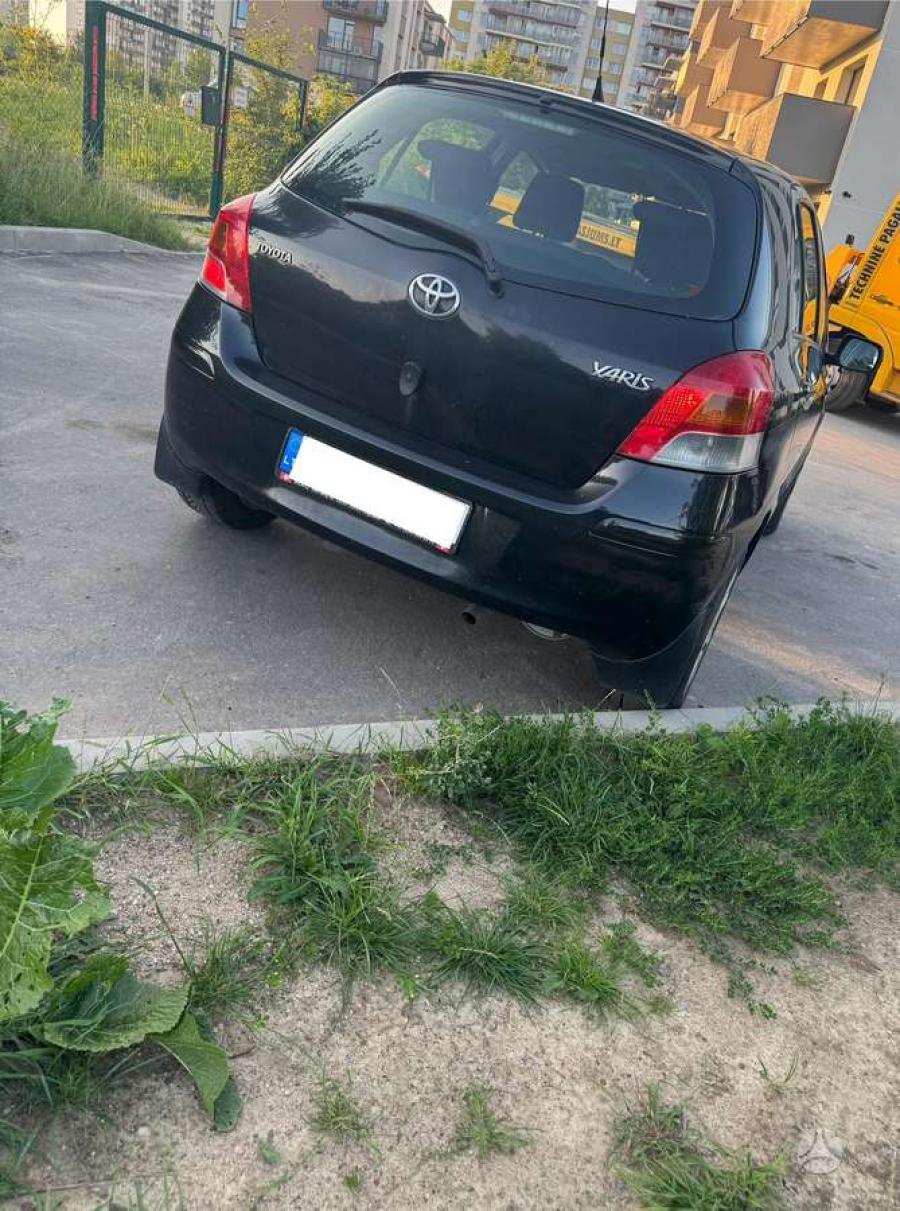 Melns Toyota Yaris 2009 Viļņa, ar dzinēja tilpumu 1.33 L un nobraukumu 108 tūkst. km par 3350 €, foto 6 vietnē AUTOMOTO.COM.LV