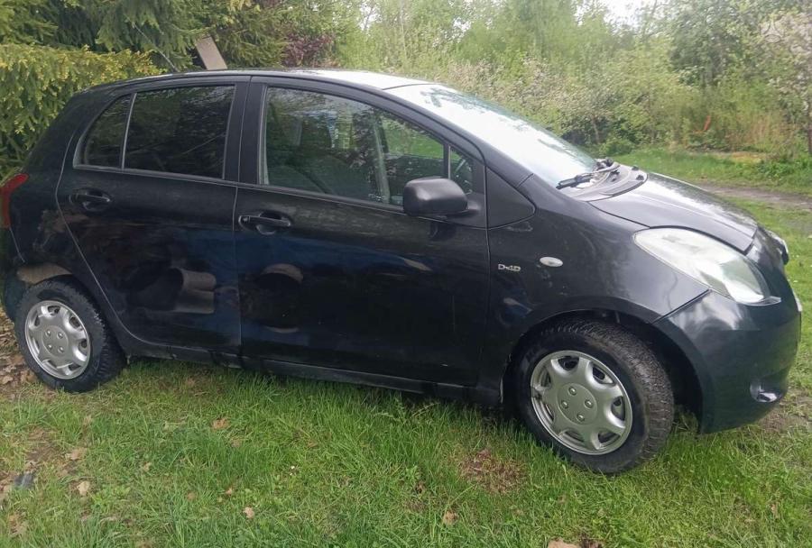 Black Toyota Yaris 2009 in Sakiai, with an engine capacity of 1.36 L and mileage of 154 thousand km for 1900 €, photo 4 on AUTOMOTO.COM.LV