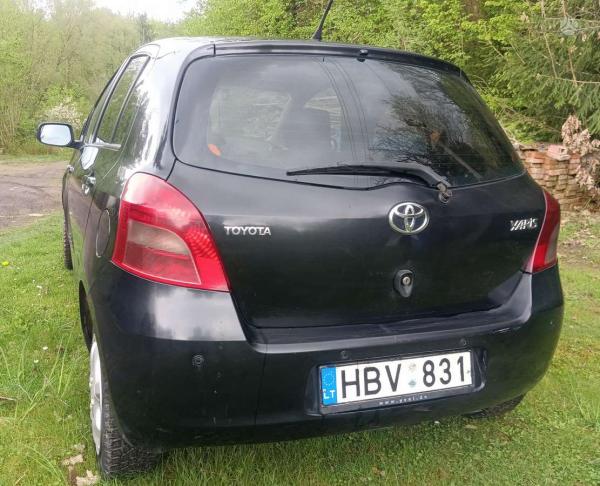 Melns Toyota Yaris 2009 Šakiai, ar dzinēja tilpumu 1.36 L un nobraukumu 154 tūkst. km par 1900 €, foto 4 vietnē AUTOMOTO.COM.LV