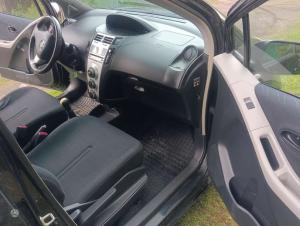 Black Toyota Yaris 2009 in Sakiai, with an engine capacity of 1.36 L and mileage of 154 thousand km for 1900 €, photo 8 on AUTOMOTO.COM.LV