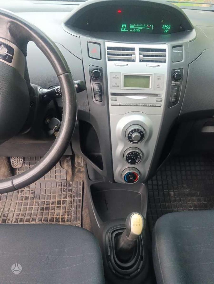 Black Toyota Yaris 2009 in Sakiai, with an engine capacity of 1.36 L and mileage of 154 thousand km for 1900 €, photo 10 on AUTOMOTO.COM.LV