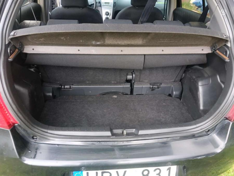 Black Toyota Yaris 2009 in Sakiai, with an engine capacity of 1.36 L and mileage of 154 thousand km for 1900 €, photo 12 on AUTOMOTO.COM.LV