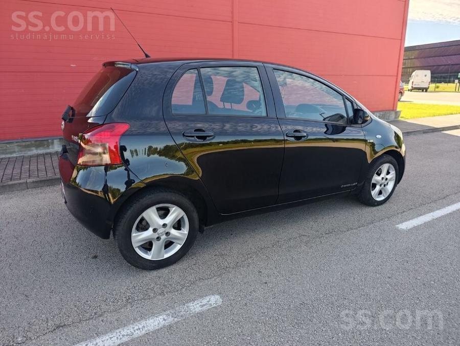 Melns Toyota Yaris 2010 Rēzekne, ar dzinēja tilpumu 1.40 L un nobraukumu 0 tūkst. km par 3000 €, foto 4 vietnē AUTOMOTO.COM.LV