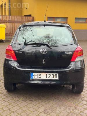 Black Toyota Yaris 2010 in Riga, with an engine capacity of 1.00 L and mileage of 188 thousand km for 3000 €, photo 17 on AUTOMOTO.COM.LV
