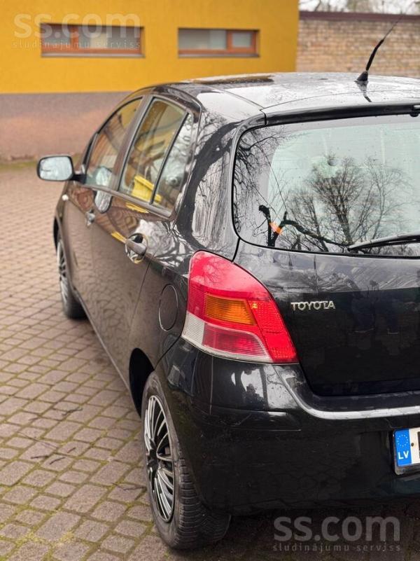 Melns Toyota Yaris 2010 Rīga, ar dzinēja tilpumu 1.00 L un nobraukumu 188 tūkst. km par 2600 €, foto 6 vietnē AUTOMOTO.COM.LV