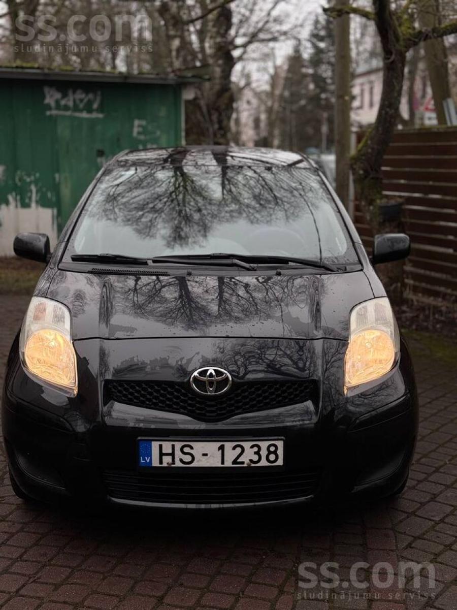Black Toyota Yaris 2010 in Riga, with an engine capacity of 1.00 L and mileage of 188 thousand km for 2400 €, photo 21 on AUTOMOTO.COM.LV
