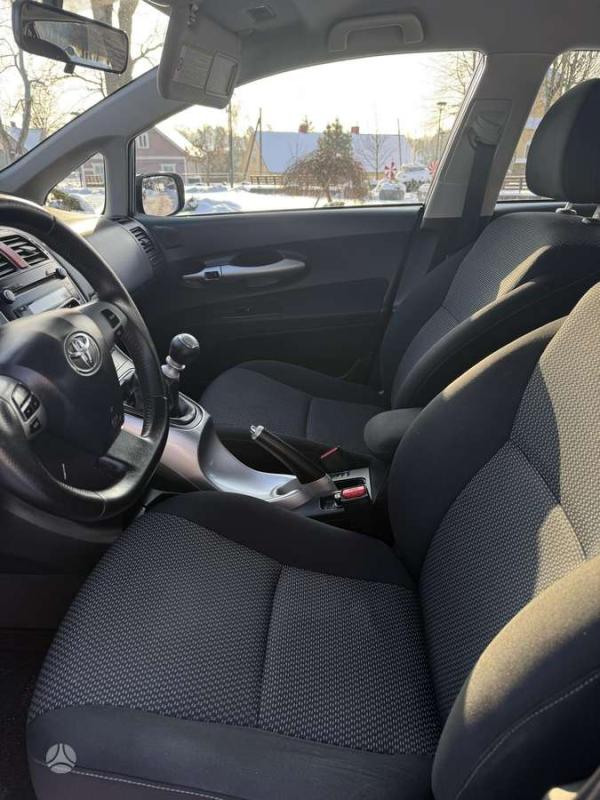 Melns Toyota Yaris 2010 Raseiniai, ar dzinēja tilpumu 2.00 L un nobraukumu 260 tūkst. km par 3250 €, foto 11 vietnē AUTOMOTO.COM.LV
