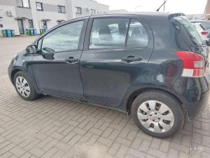 Melns Toyota Yaris 2010 Kauņa, ar dzinēja tilpumu 1.00 L un nobraukumu 193 tūkst. km par 1700 €, foto 4 vietnē AUTOMOTO.COM.LV