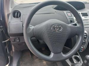 Melns Toyota Yaris 2010 Kauņa, ar dzinēja tilpumu 1.00 L un nobraukumu 193 tūkst. km par 1700 €, foto 5 vietnē AUTOMOTO.COM.LV