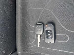 Melns Toyota Yaris 2010 Kauņa, ar dzinēja tilpumu 1.00 L un nobraukumu 193 tūkst. km par 1700 €, foto 6 vietnē AUTOMOTO.COM.LV