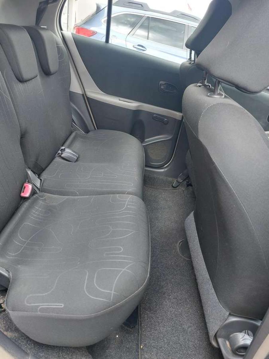 Melns Toyota Yaris 2010 Kauņa, ar dzinēja tilpumu 1.00 L un nobraukumu 193 tūkst. km par 1700 €, foto 7 vietnē AUTOMOTO.COM.LV