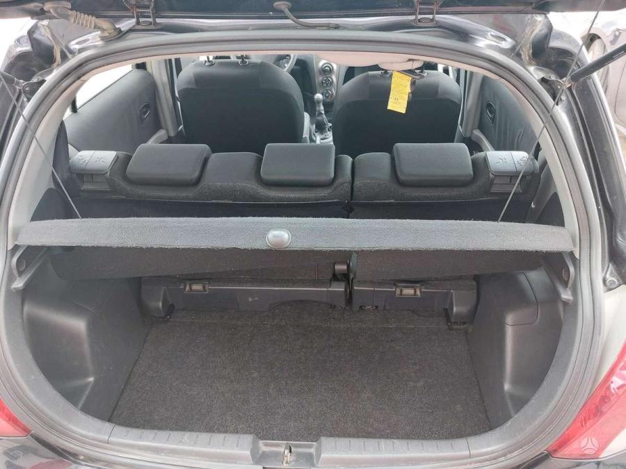 Melns Toyota Yaris 2010 Kauņa, ar dzinēja tilpumu 1.00 L un nobraukumu 193 tūkst. km par 1700 €, foto 8 vietnē AUTOMOTO.COM.LV