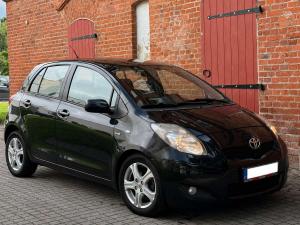 Melns Toyota Yaris 2010 Šilutė, ar dzinēja tilpumu 1.40 L un nobraukumu 220 tūkst. km par 1650 €, foto  vietnē AUTOMOTO.COM.LV