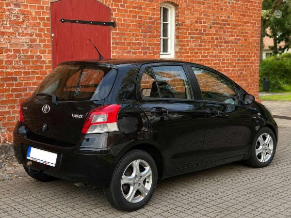 Melns Toyota Yaris 2010 Šilutė, ar dzinēja tilpumu 1.40 L un nobraukumu 220 tūkst. km par 1650 €, foto 3 vietnē AUTOMOTO.COM.LV