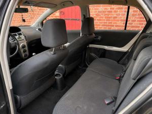 Melns Toyota Yaris 2010 Šilutė, ar dzinēja tilpumu 1.40 L un nobraukumu 220 tūkst. km par 1650 €, foto 7 vietnē AUTOMOTO.COM.LV