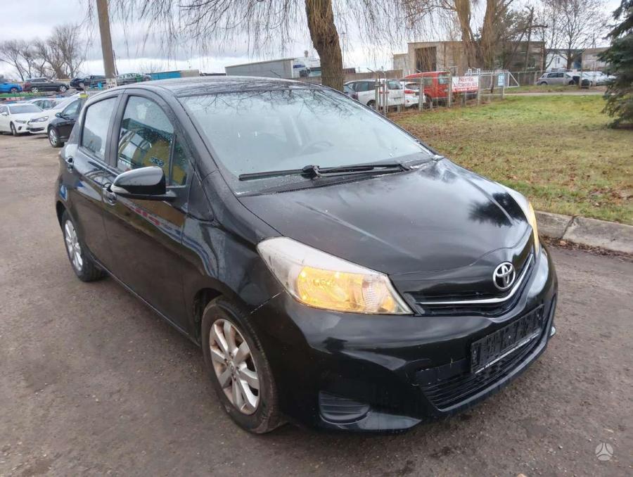 Melns Toyota Yaris 2011 Marijampole, ar dzinēja tilpumu 1.36 L un nobraukumu 140 tūkst. km par 2750 €, foto 2 vietnē AUTOMOTO.COM.LV