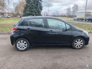 Melns Toyota Yaris 2011 Marijampole, ar dzinēja tilpumu 1.36 L un nobraukumu 140 tūkst. km par 2750 €, foto 5 vietnē AUTOMOTO.COM.LV