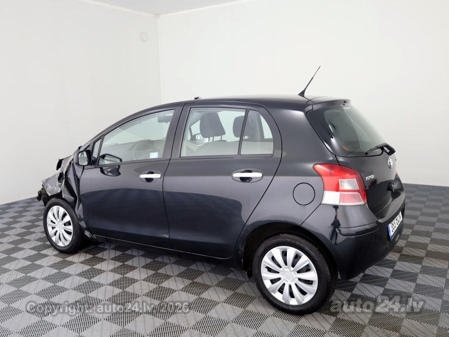 Черный Тойота Ярис 2011 в Таллин, объемом двигателя 1.30 л и пробегом 98 тыс. км за 1199 €, фото 5 на AUTOMOTO.COM.LV