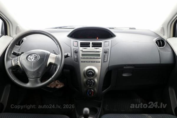Black Toyota Yaris 2011 in Tallinn, with an engine capacity of 1.30 L and mileage of 98 thousand km for 1199 €, photo 5 on AUTOMOTO.COM.LV