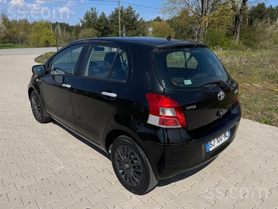 Black Toyota Yaris 2011 in Riga, with an engine capacity of 1.40 L and mileage of 224 thousand km for 3850 €, photo 5 on AUTOMOTO.COM.LV