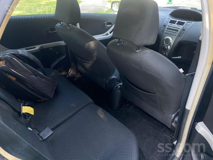 Black Toyota Yaris 2011 in Riga, with an engine capacity of 1.40 L and mileage of 224 thousand km for 3850 €, photo 9 on AUTOMOTO.COM.LV