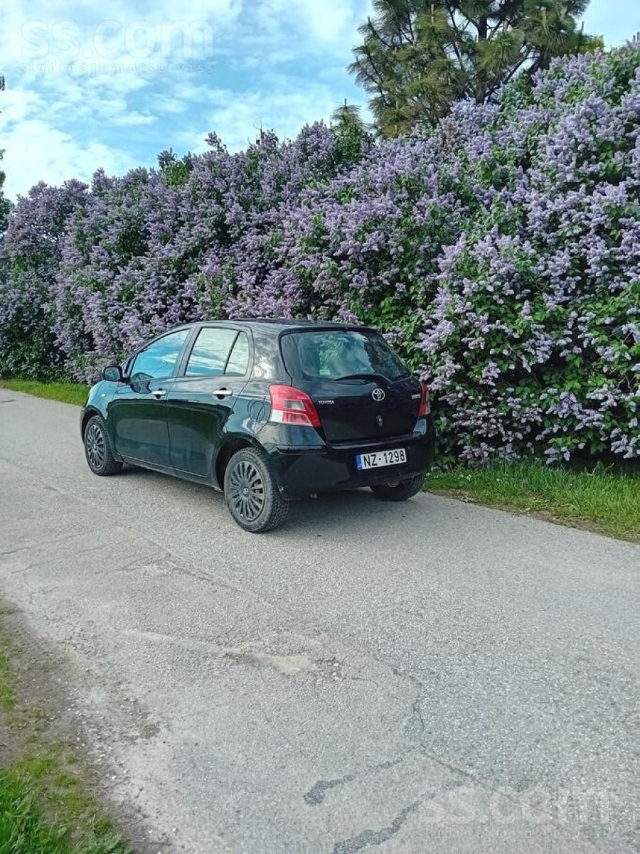 Black Toyota Yaris 2011 in Riga, with an engine capacity of 1.40 L and mileage of 224 thousand km for 3850 €, photo 12 on AUTOMOTO.COM.LV