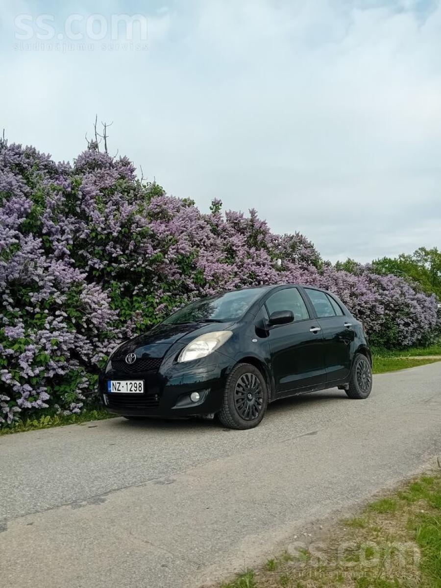 Black Toyota Yaris 2011 in Riga, with an engine capacity of 1.40 L and mileage of 224 thousand km for 3850 €, photo 13 on AUTOMOTO.COM.LV