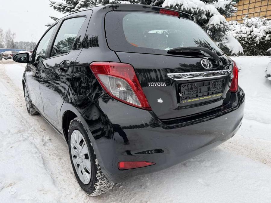 Black Toyota Yaris 2012 in Utena, with an engine capacity of 1.33 L and mileage of 189 thousand km for 4150 €, photo 5 on AUTOMOTO.COM.LV