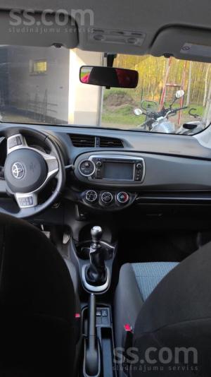 Melns Toyota Yaris 2012 Rīga, ar dzinēja tilpumu 1.40 L un nobraukumu 186 tūkst. km par 4200 €, foto 4 vietnē AUTOMOTO.COM.LV