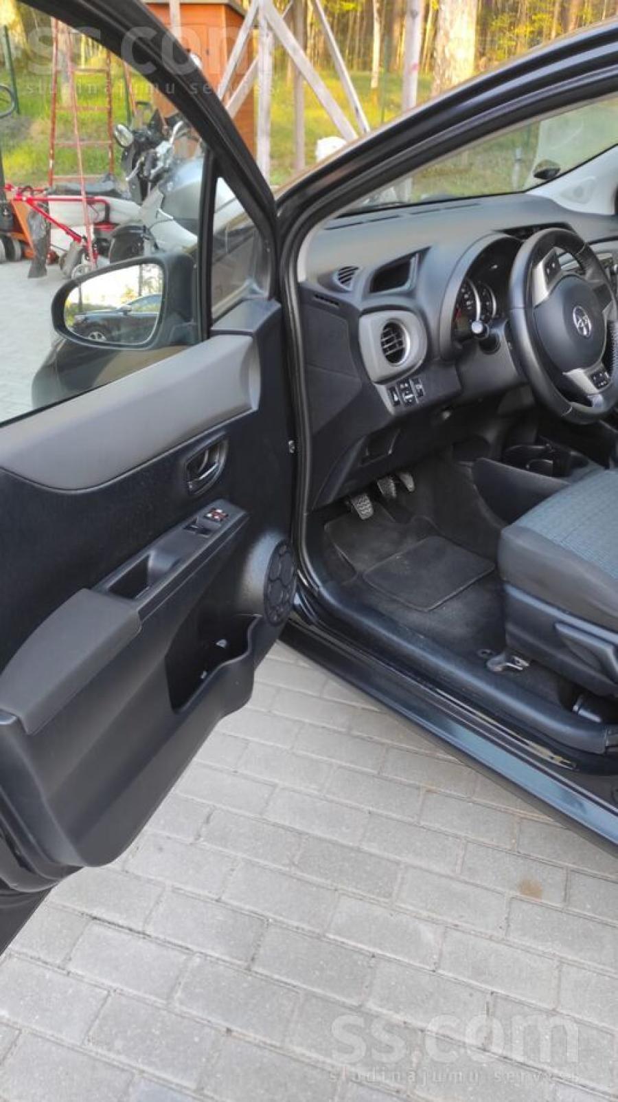 Melns Toyota Yaris 2012 Rīga, ar dzinēja tilpumu 1.40 L un nobraukumu 186 tūkst. km par 4200 €, foto 5 vietnē AUTOMOTO.COM.LV