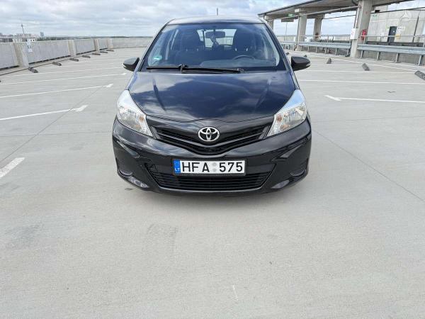 Melns Toyota Yaris 2012 Viļņa, ar dzinēja tilpumu 1.36 L un nobraukumu 200 tūkst. km par 3100 €, foto 7 vietnē AUTOMOTO.COM.LV