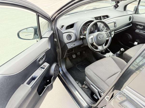 Melns Toyota Yaris 2012 Viļņa, ar dzinēja tilpumu 1.36 L un nobraukumu 200 tūkst. km par 3100 €, foto 9 vietnē AUTOMOTO.COM.LV