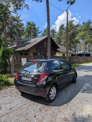 Melns Toyota Yaris 2012 Rīga, ar dzinēja tilpumu 1.00 L un nobraukumu 95 tūkst. km par 5300 €, foto 3 vietnē AUTOMOTO.COM.LV