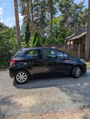 Melns Toyota Yaris 2012 Rīga, ar dzinēja tilpumu 1.00 L un nobraukumu 95 tūkst. km par 5300 €, foto 4 vietnē AUTOMOTO.COM.LV