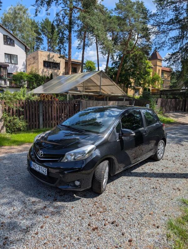 Melns Toyota Yaris 2012 Rīga, ar dzinēja tilpumu 1.00 L un nobraukumu 95 tūkst. km par 5300 €, foto 5 vietnē AUTOMOTO.COM.LV