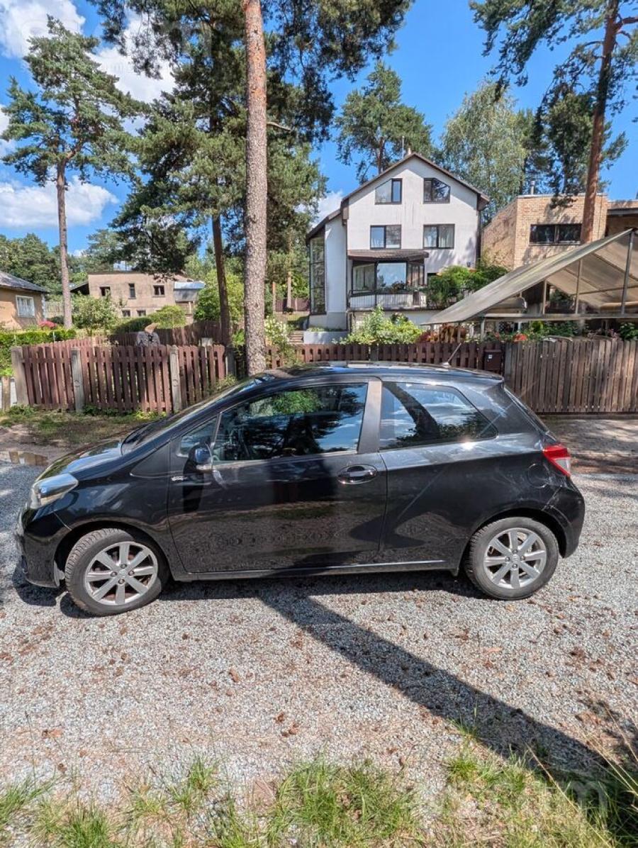 Melns Toyota Yaris 2012 Rīga, ar dzinēja tilpumu 1.00 L un nobraukumu 95 tūkst. km par 5300 €, foto 7 vietnē AUTOMOTO.COM.LV