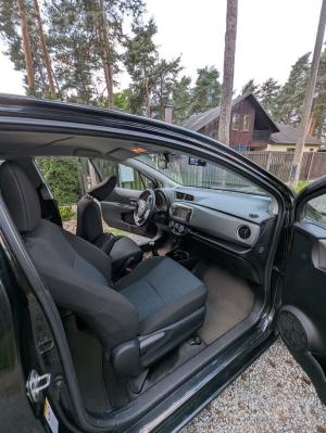 Melns Toyota Yaris 2012 Rīga, ar dzinēja tilpumu 1.00 L un nobraukumu 95 tūkst. km par 5300 €, foto 13 vietnē AUTOMOTO.COM.LV