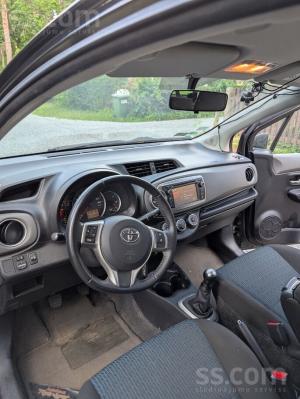 Melns Toyota Yaris 2012 Rīga, ar dzinēja tilpumu 1.00 L un nobraukumu 95 tūkst. km par 5300 €, foto 14 vietnē AUTOMOTO.COM.LV