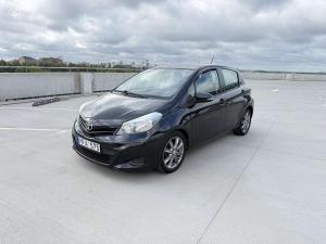 Melns Toyota Yaris 2012 Viļņa, ar dzinēja tilpumu 1.36 L un nobraukumu 200 tūkst. km par 2650 €, foto  vietnē AUTOMOTO.COM.LV