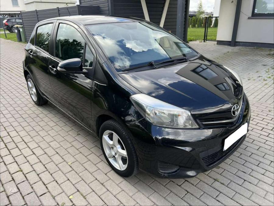 Black Toyota Yaris 2012 in Klaipeda, with an engine capacity of 1.33 L and mileage of 180 thousand km for 3650 €, photo 1 on AUTOMOTO.COM.LV