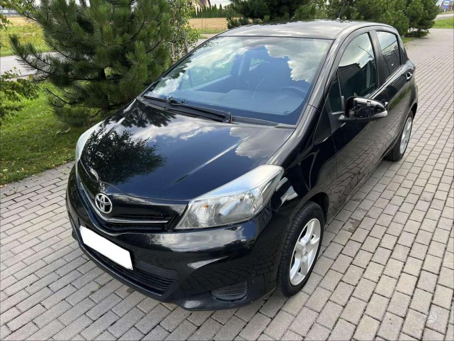 Black Toyota Yaris 2012 in Klaipeda, with an engine capacity of 1.33 L and mileage of 180 thousand km for 3650 €, photo 3 on AUTOMOTO.COM.LV