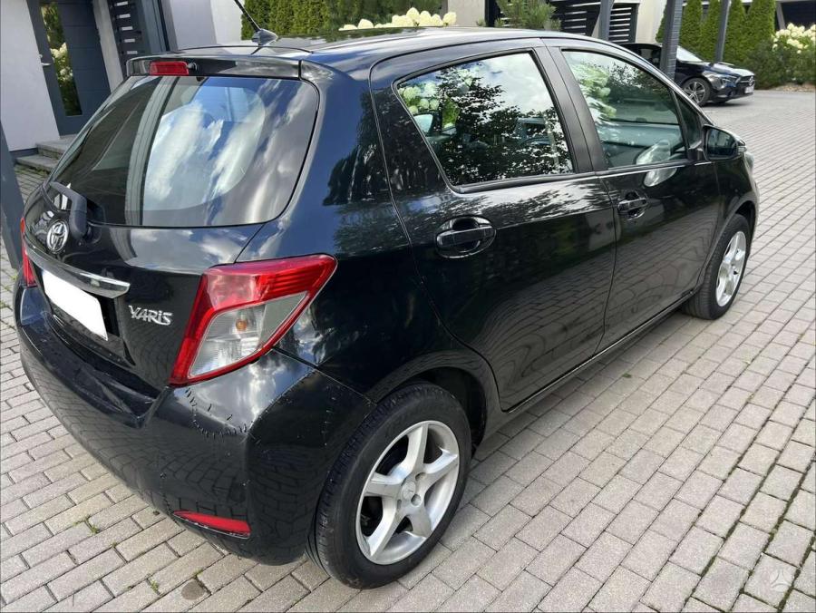 Black Toyota Yaris 2012 in Klaipeda, with an engine capacity of 1.33 L and mileage of 180 thousand km for 3650 €, photo 6 on AUTOMOTO.COM.LV