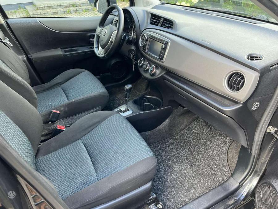 Black Toyota Yaris 2012 in Klaipeda, with an engine capacity of 1.33 L and mileage of 180 thousand km for 3650 €, photo 12 on AUTOMOTO.COM.LV