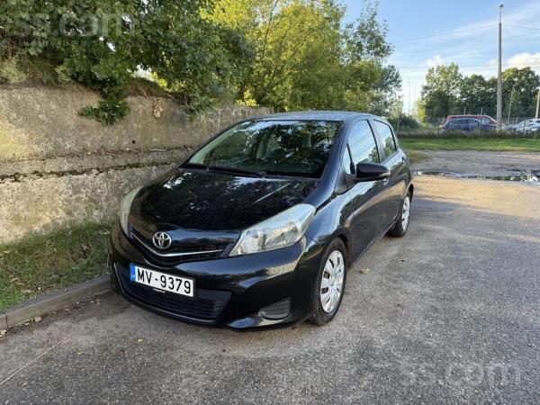 Melns Toyota Yaris 2012 Rīga, ar dzinēja tilpumu 1.40 L un nobraukumu 195 tūkst. km par 3500 €, foto 3 vietnē AUTOMOTO.COM.LV