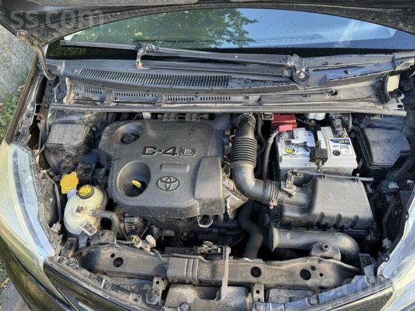 Melns Toyota Yaris 2012 Rīga, ar dzinēja tilpumu 1.40 L un nobraukumu 195 tūkst. km par 3500 €, foto 9 vietnē AUTOMOTO.COM.LV