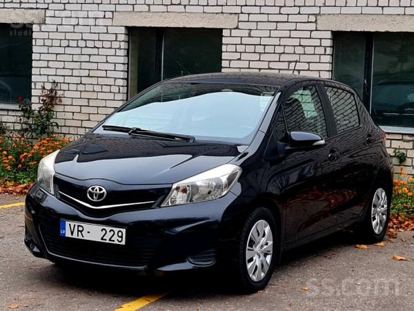 Melns Toyota Yaris 2012 Rīga, ar dzinēja tilpumu 1.30 L un nobraukumu 126 tūkst. km par 5900 €, foto 1 vietnē AUTOMOTO.COM.LV