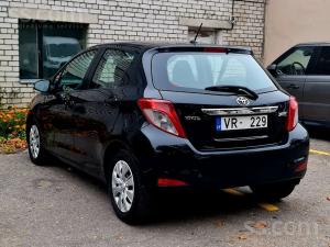 Black Toyota Yaris 2012 in Riga, with an engine capacity of 1.30 L and mileage of 126 thousand km for 5900 €, photo 3 on AUTOMOTO.COM.LV