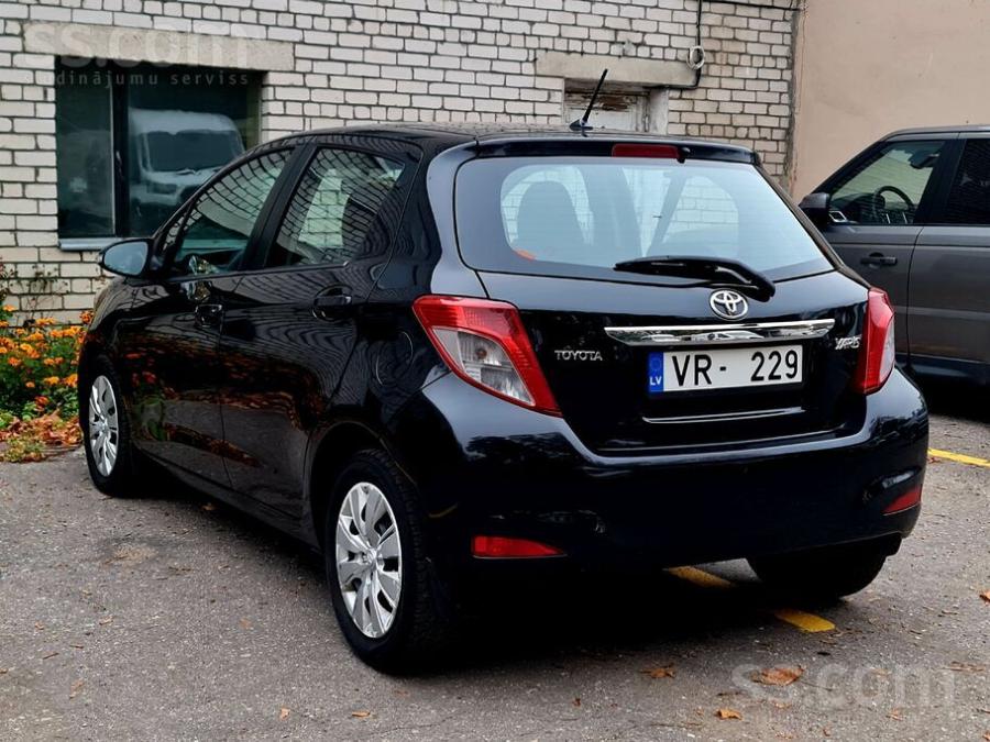 Black Toyota Yaris 2012 in Riga, with an engine capacity of 1.30 L and mileage of 126 thousand km for 5900 €, photo 3 on AUTOMOTO.COM.LV