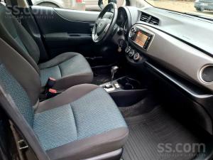 Black Toyota Yaris 2012 in Riga, with an engine capacity of 1.30 L and mileage of 126 thousand km for 5900 €, photo 5 on AUTOMOTO.COM.LV