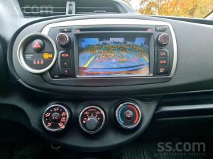 Black Toyota Yaris 2012 in Riga, with an engine capacity of 1.30 L and mileage of 126 thousand km for 5900 €, photo 6 on AUTOMOTO.COM.LV